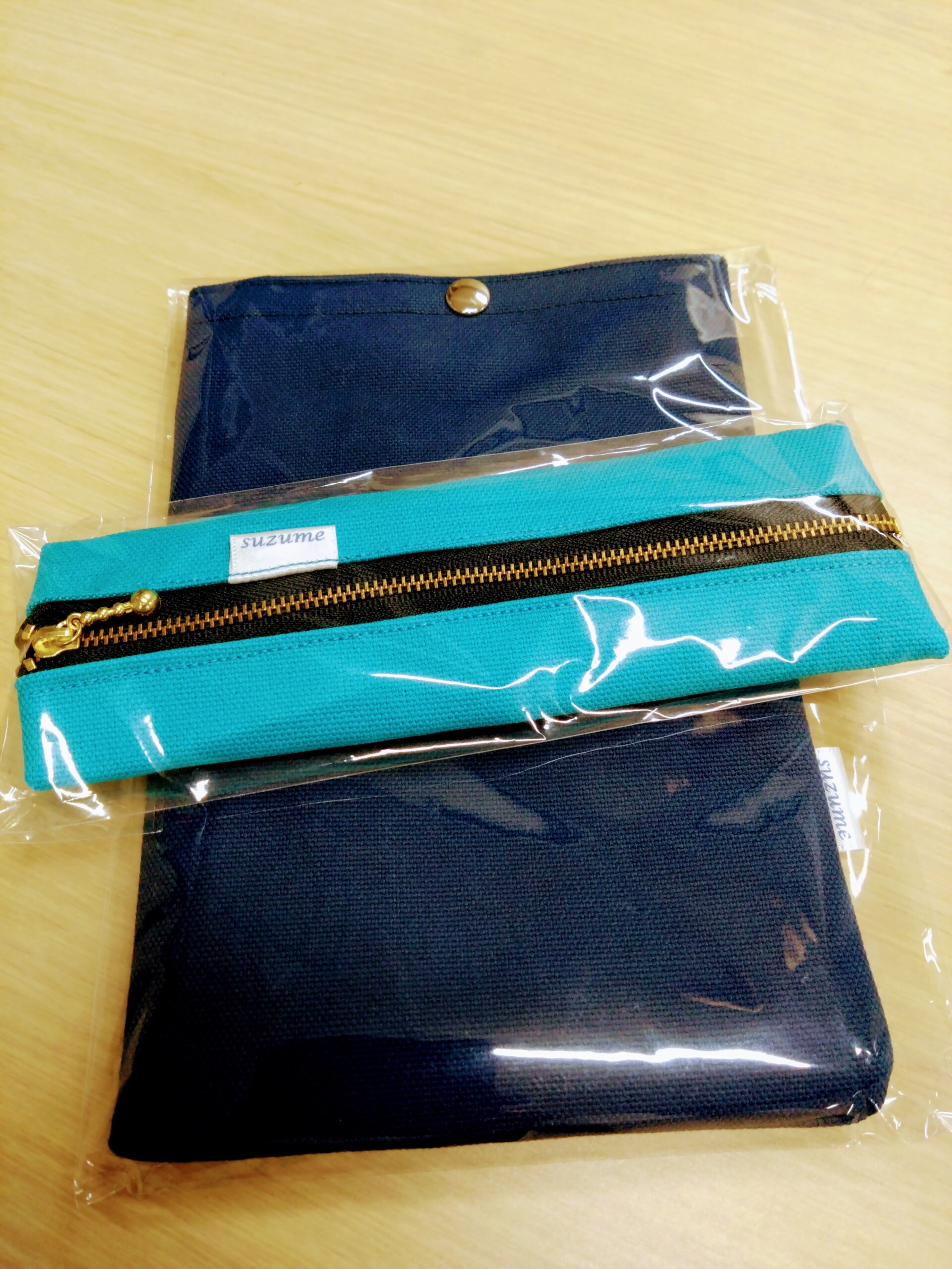 今週はKaeru商店さんプロデュース「城山スズメ」オリジナルペンケース・サコッシュ（小）を各1名様に！ – 城山スズメ